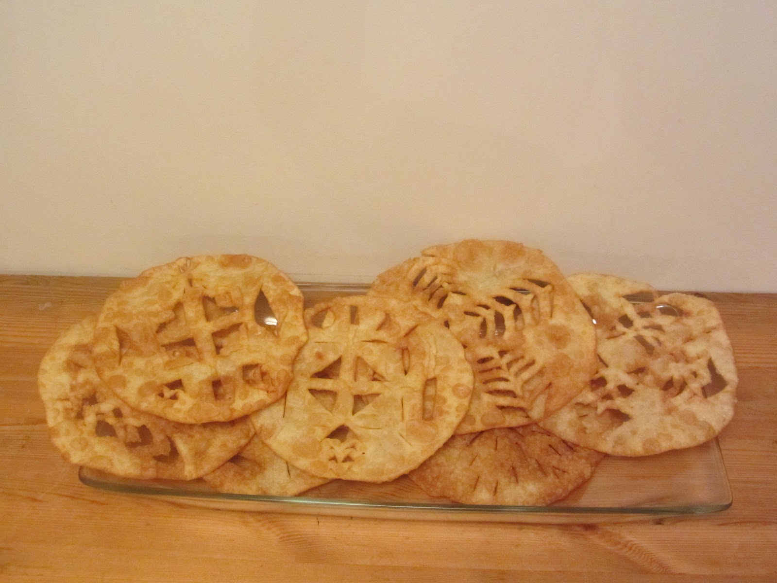 Top of the World Cakes: Icelandic Christmas "Leaf Bread" - Laufabrauð