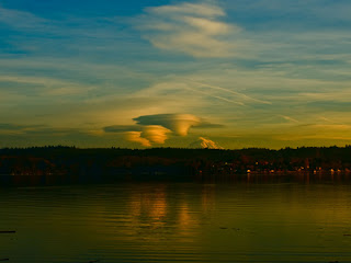 Paula's Space: Spectacular Clouds Over Mt Rainier!!