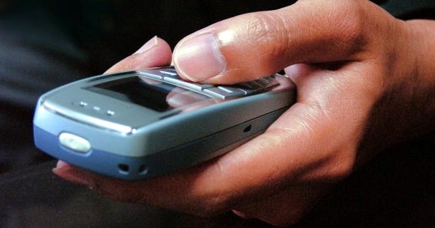 Ini Hukum Mematikan HP Yang Berdering Saat Sholat