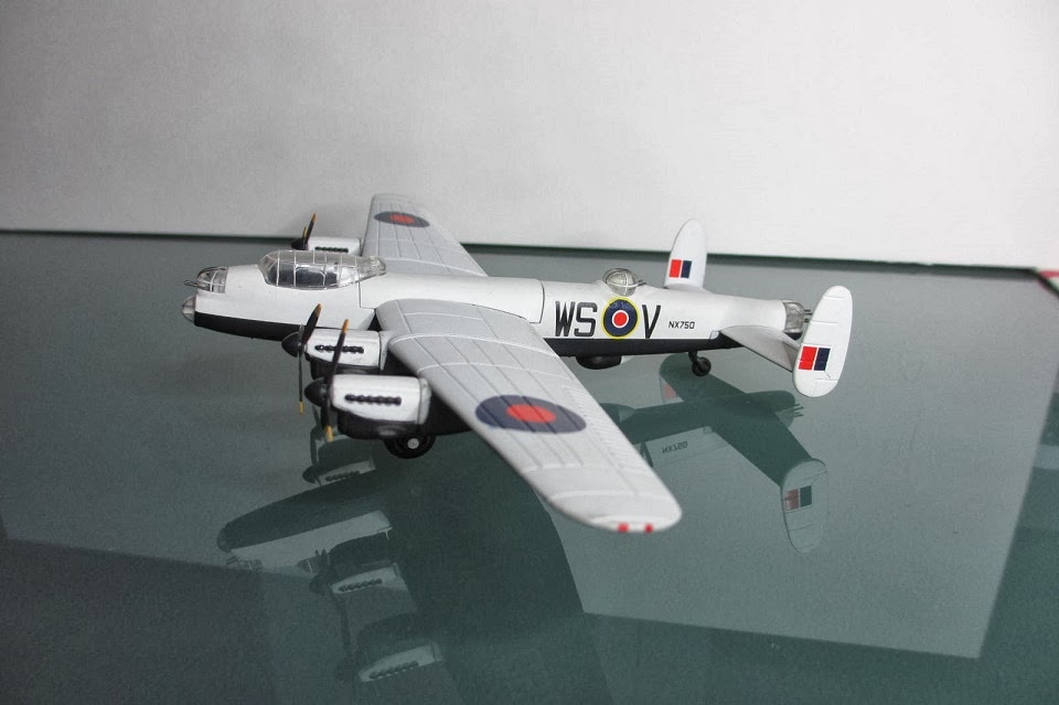 1/144 airbattle: 1/144 Avro Lancaster - by Corgi