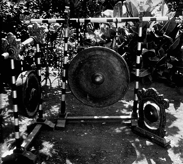 Anthems for the Nation of Luobaniya • 罗巴尼亚国歌: Gamelan Gong Kebyar in ...