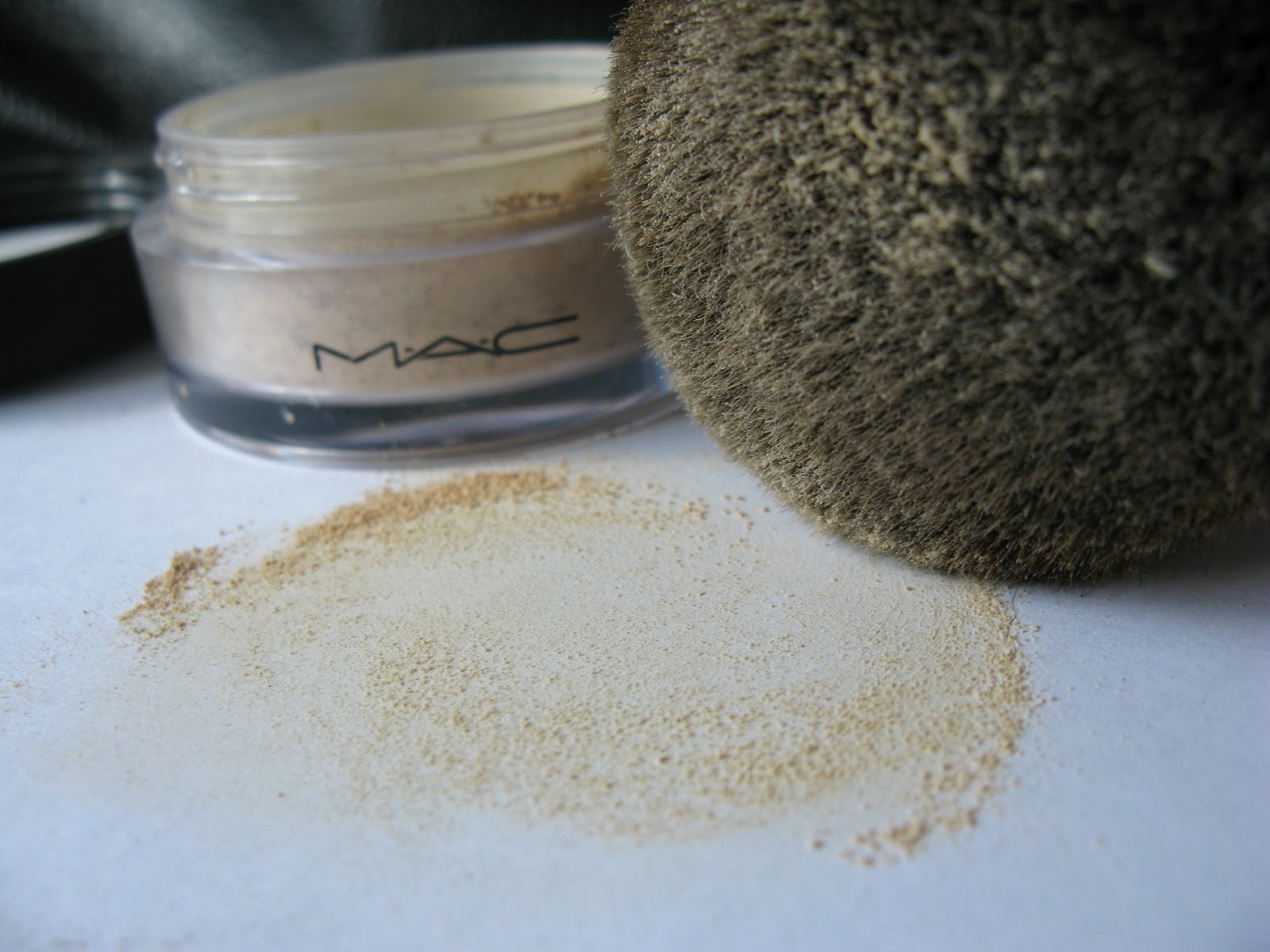 REVIEW | M.A.C mineralize foundation |Confessions of a blonde