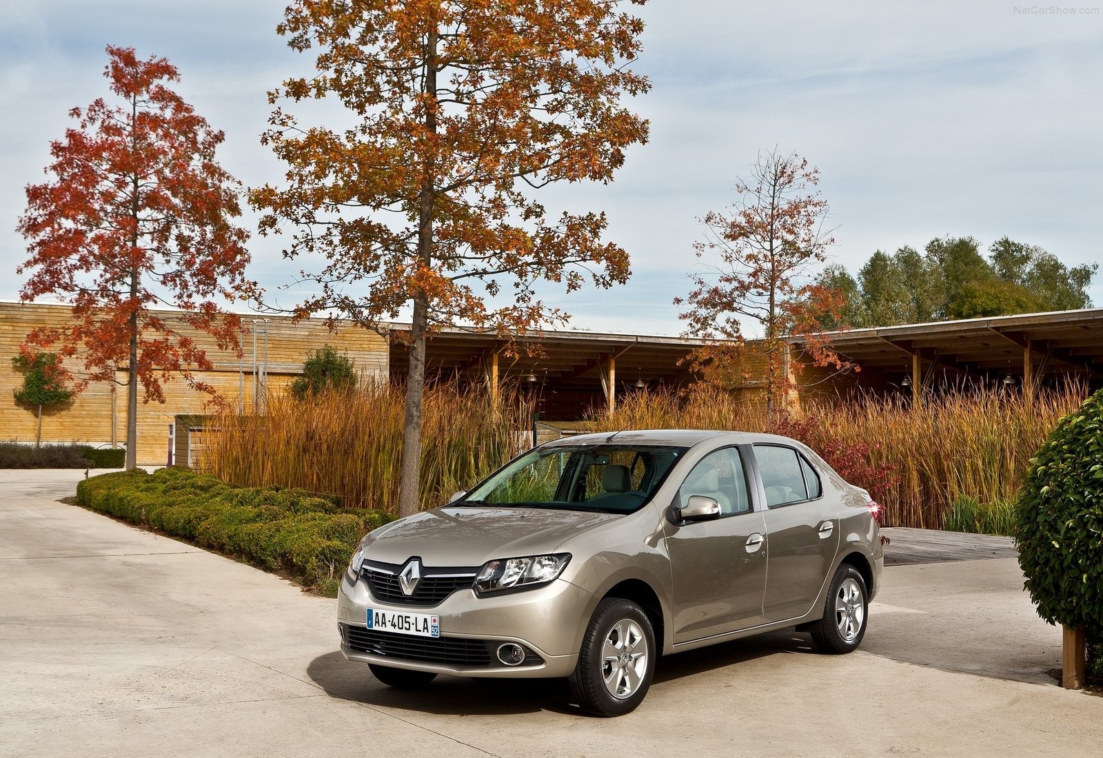 RACIONAUTO: NOVO RENAULT LOGAN SURGE NA EUROPA COMO SYMBOL