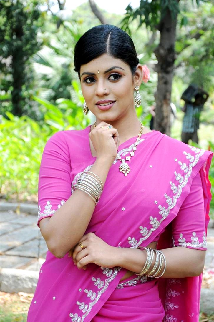 Latest Kollywood Actress Iniya Spicy Pink Saree Images Without Water ...