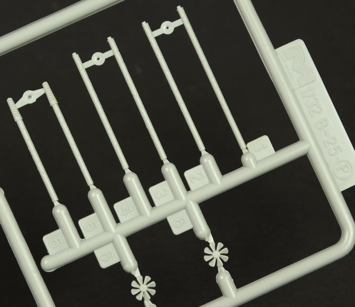 サムライモデルズ : 男前キット列伝！全長22メートルの戦爆B-17を・・・あのHKMが怒涛の1/ スケール！！キットで間もなくリリース！