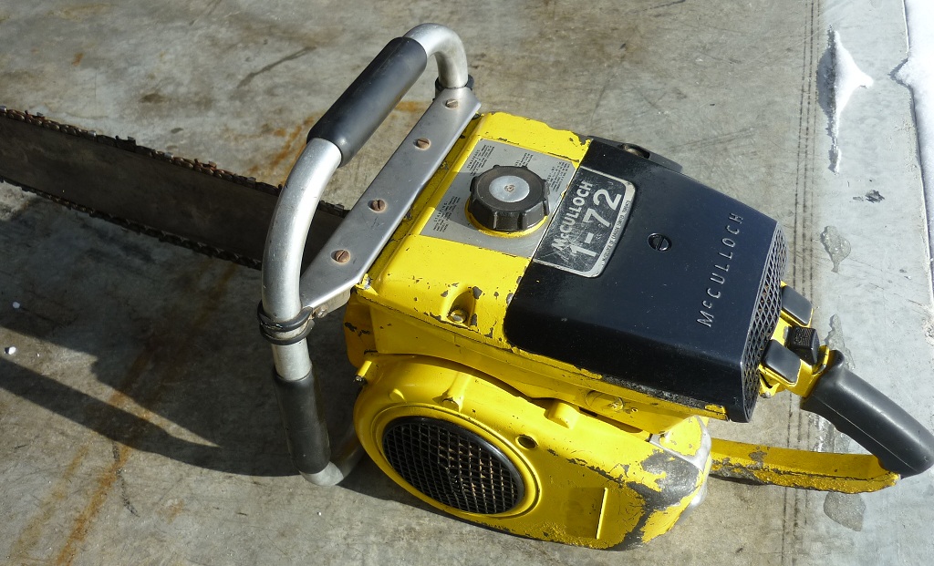 VINTAGE CHAINSAW COLLECTION: MCCULLOCH 1-72.