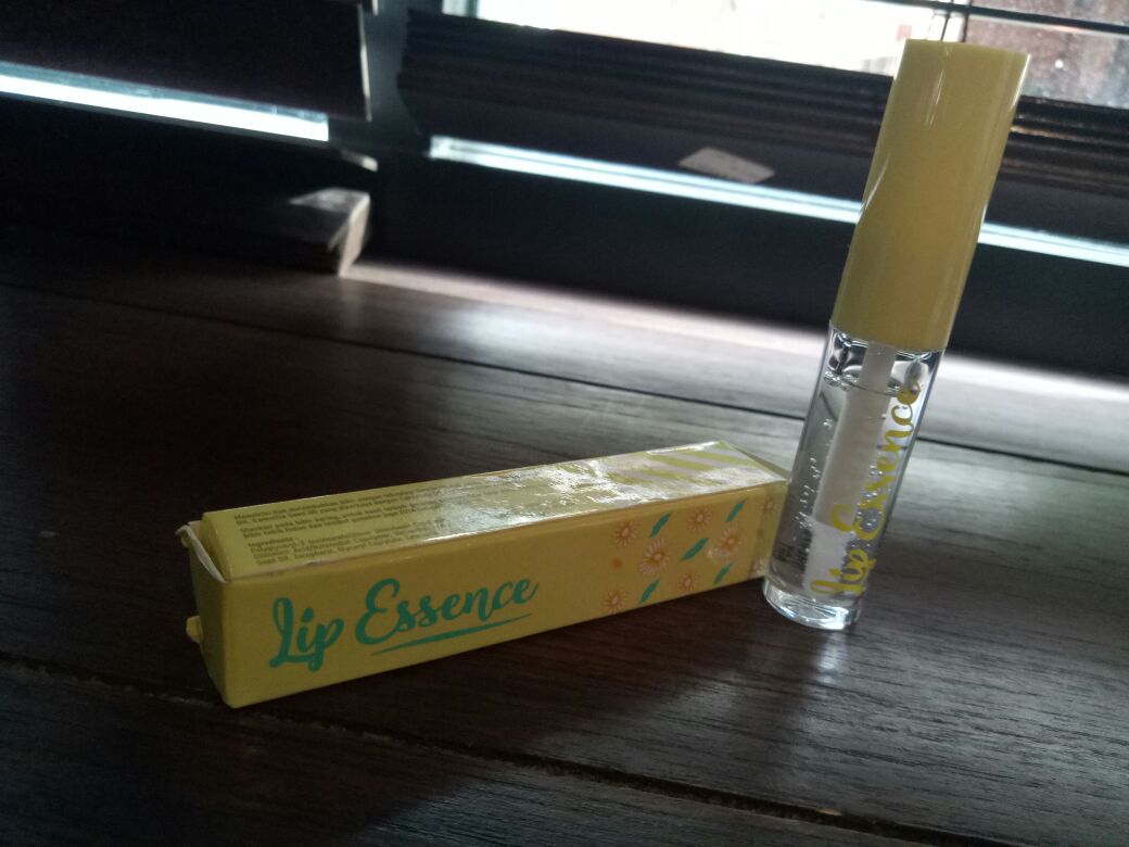 ANDIYANI ACHMAD: Bibir Sehat & Cantik dengan Zoya Lip Essence Ultra Care