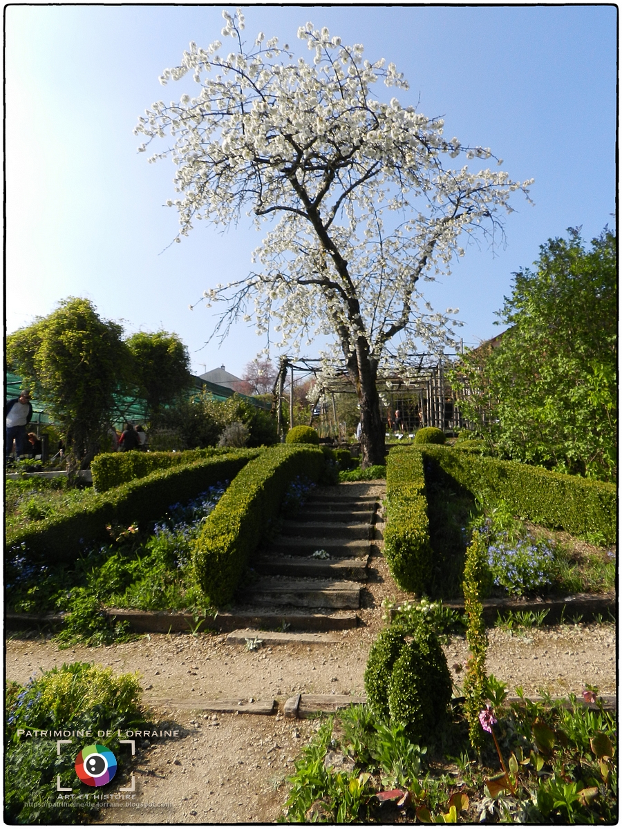 PATRIMOINE DE LORRAINE: LAY-SAINT-CHRISTOPHE (54) - Jardin d'Adoué en ...