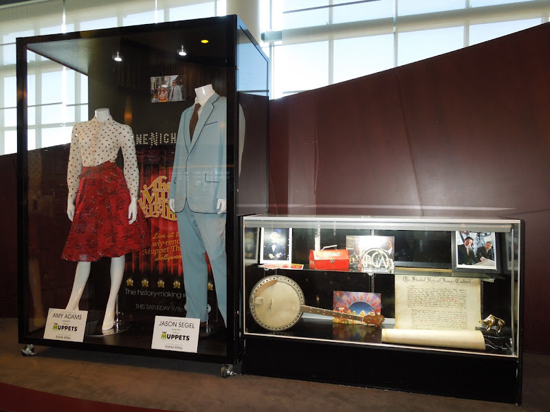 Hollywood Movie Costumes and Props: Amy Adams and Jason Segel costumes ...
