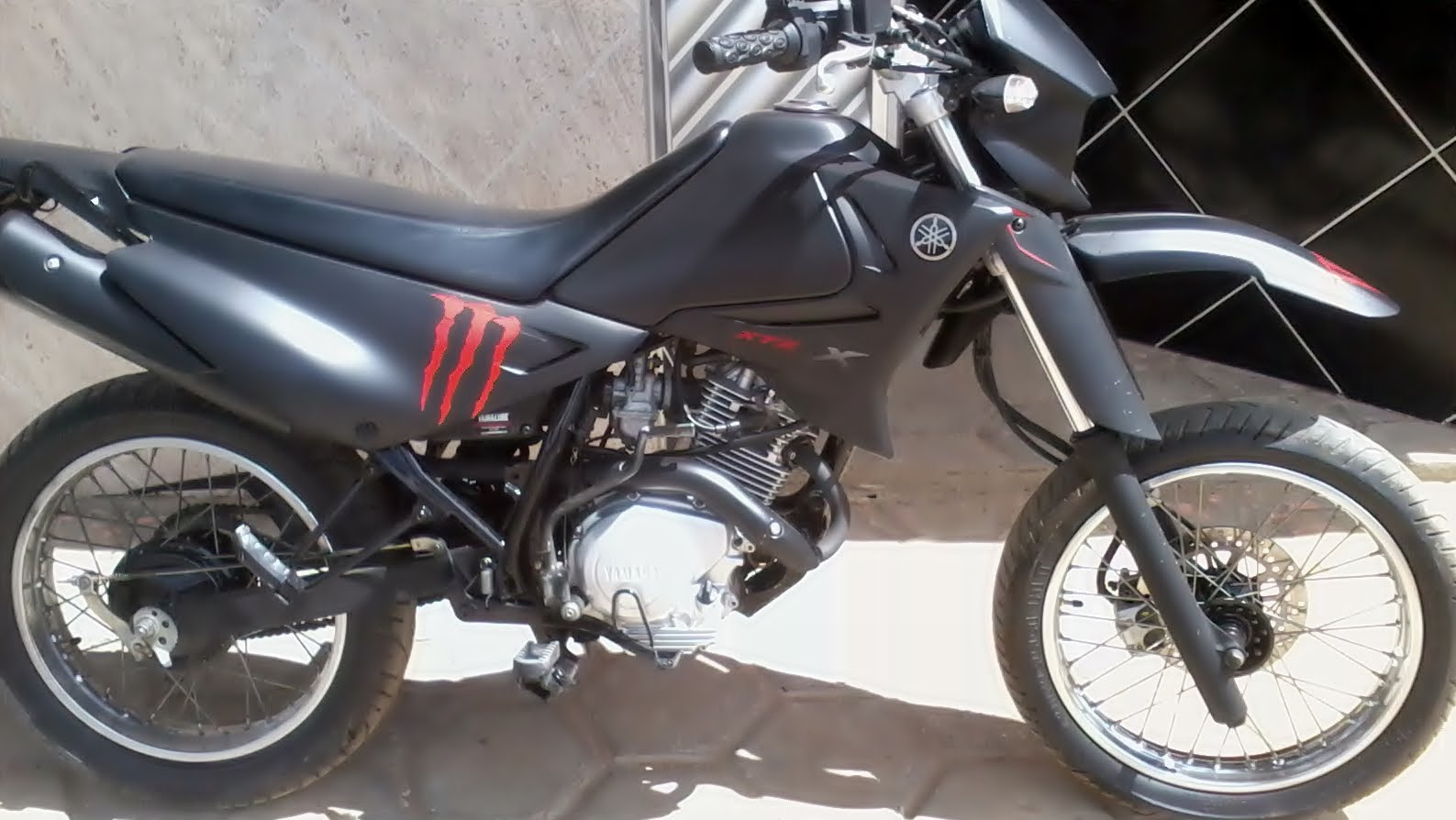 Vitor Adesivos: XTZ X preto fusco desing show de bola! a monster red