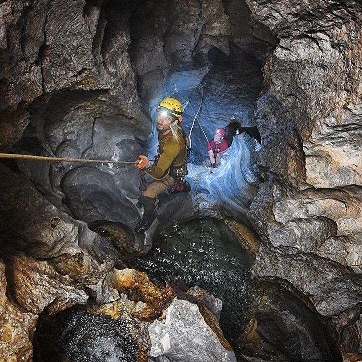 PROYECTO ESPELEOLOGICO SISTEMA HUAUTLA, LA GREITA SURVEY 2016 - ADAM ...