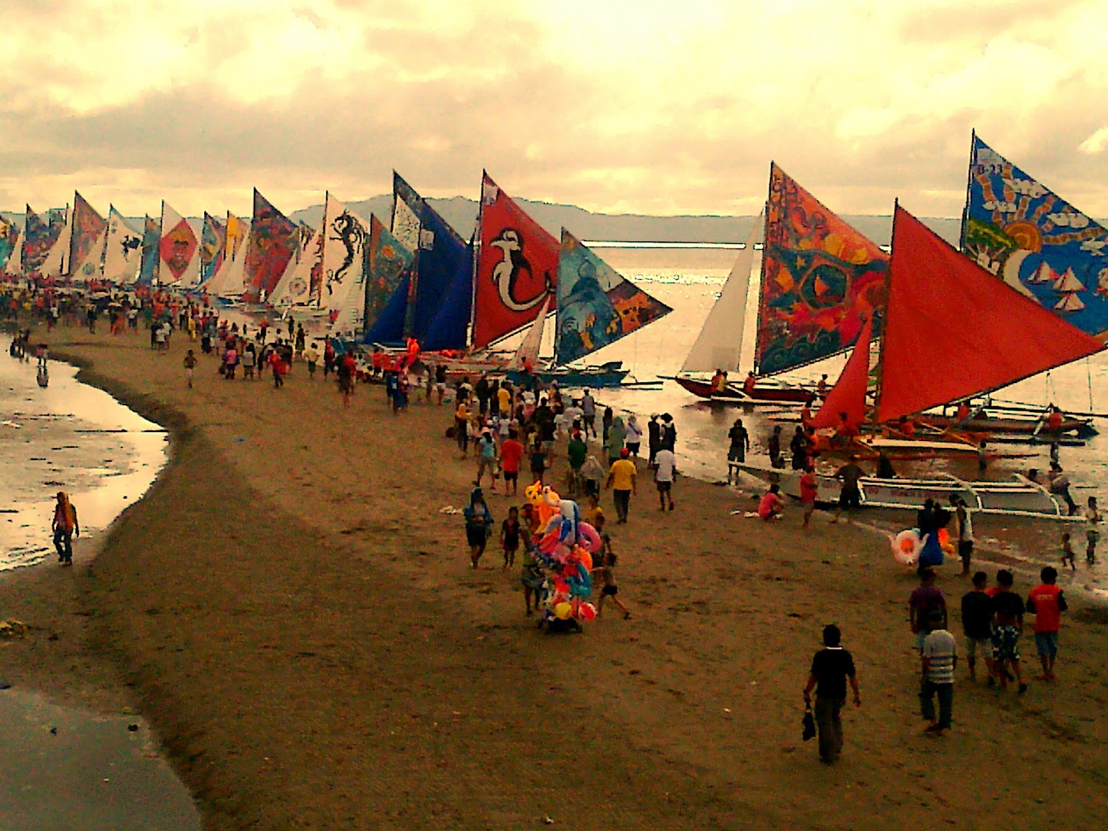 ILOILO ON FOOT: Paraw Regatta: The Colors of The Sea