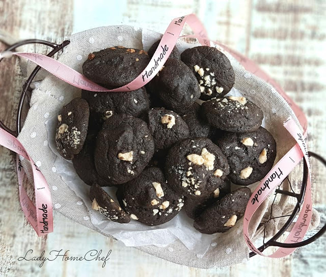 LadyHomeChef: Dark Chocolate Cookies with White Chocolate Chips