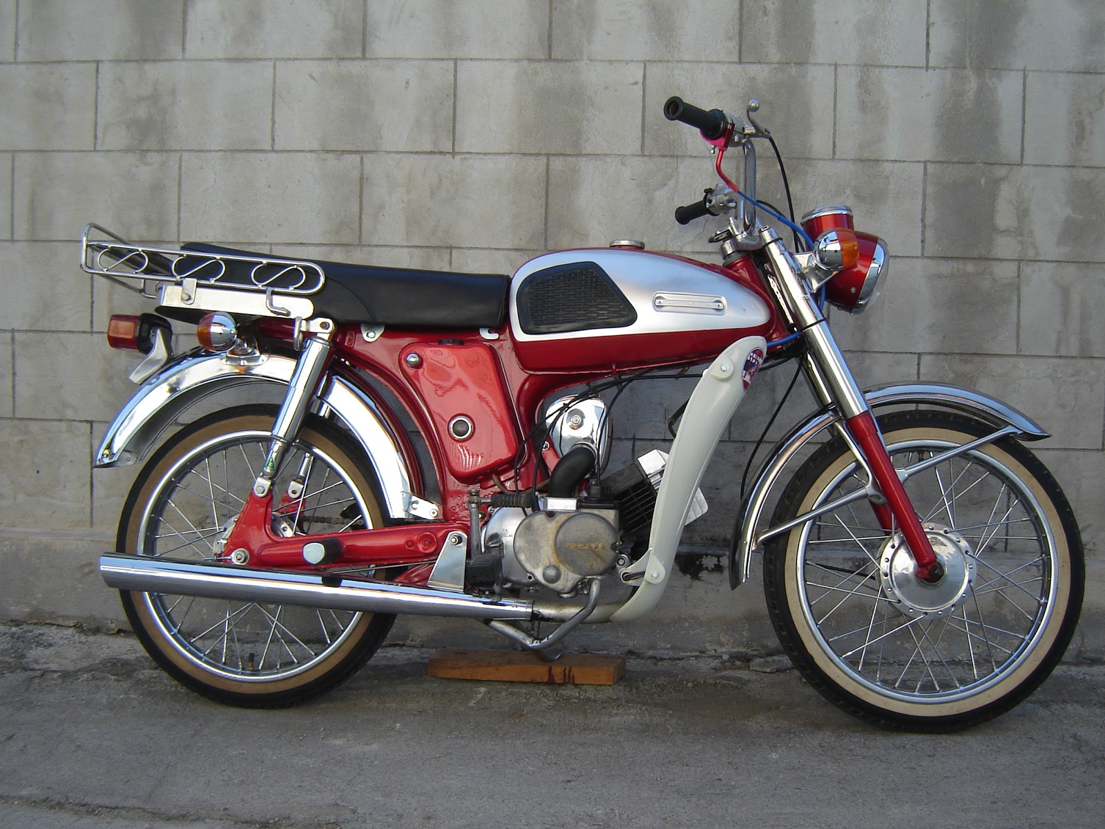 ศีรษะศิลา คลาสสิค: Yamaha yl2 100cc.