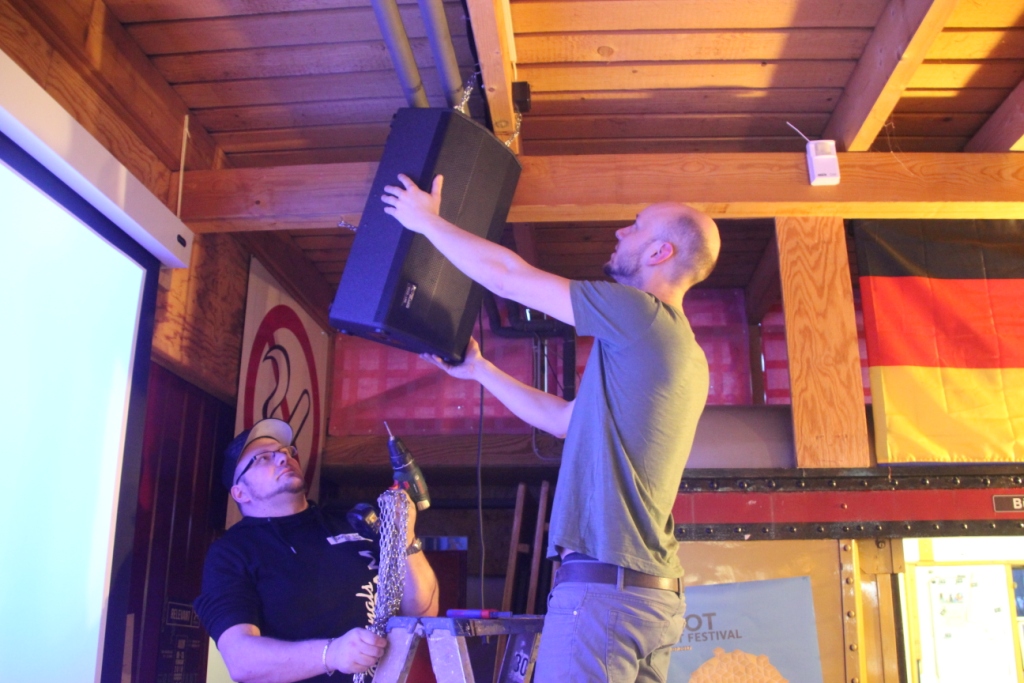 Jugendzentrum "Am Zug": Finale Installation der Soundanlage