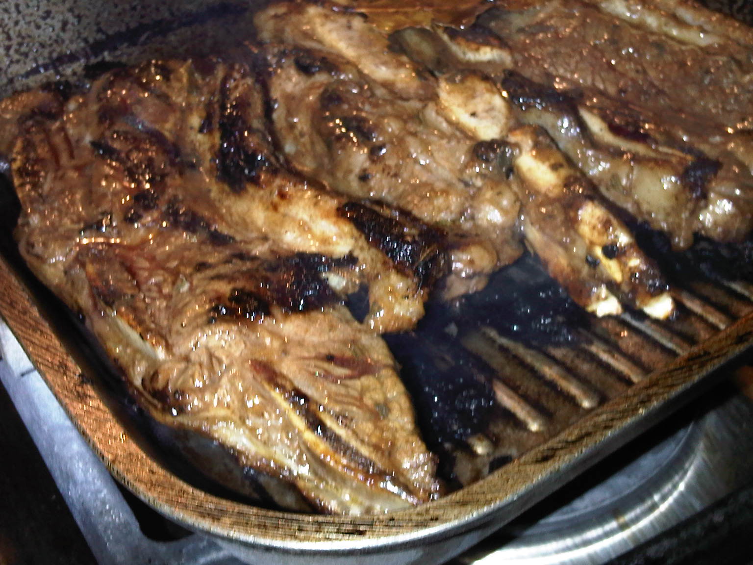 LA LUNERA: Funche con costillitas de res a la plancha