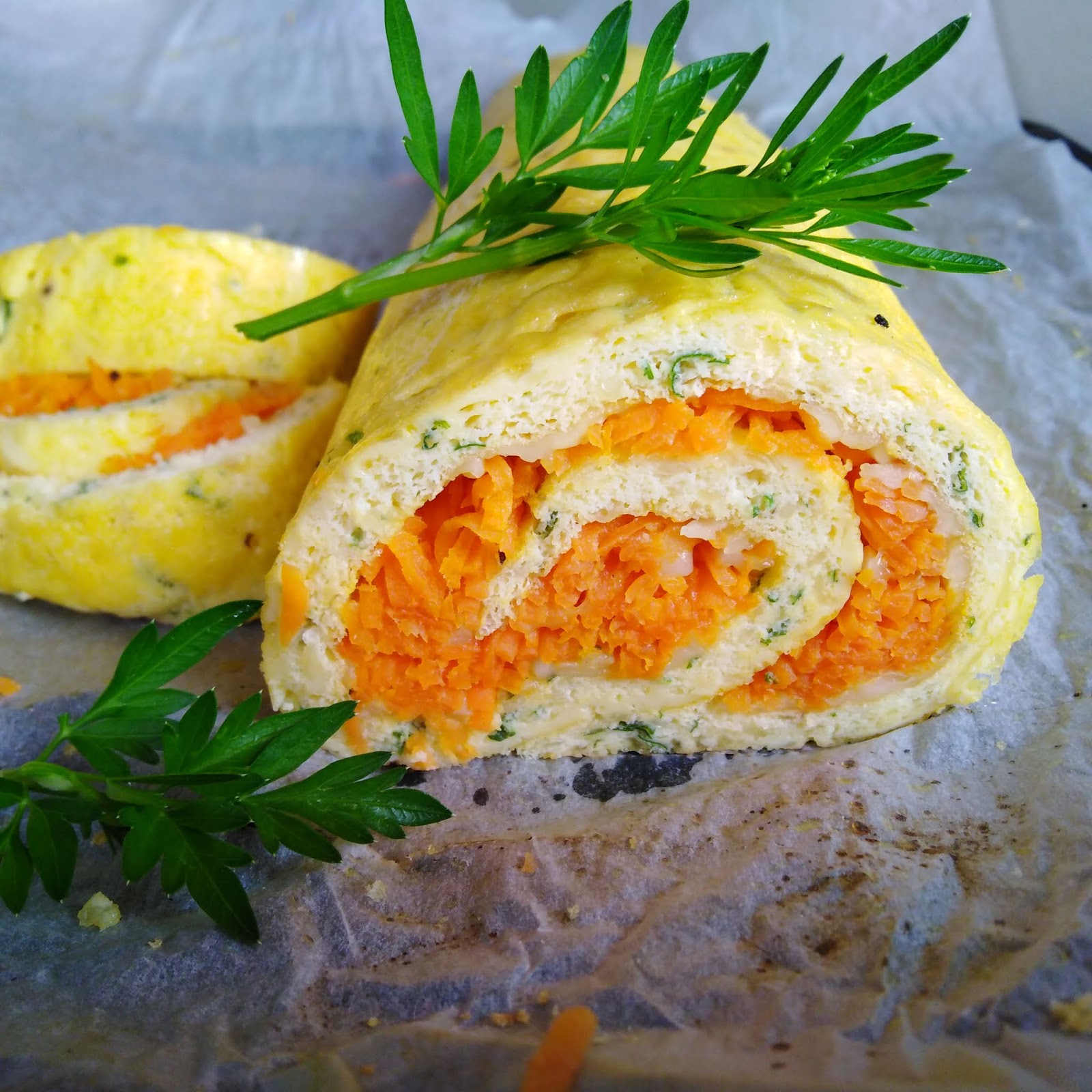Roulé omelette aux carottes et aux champignons