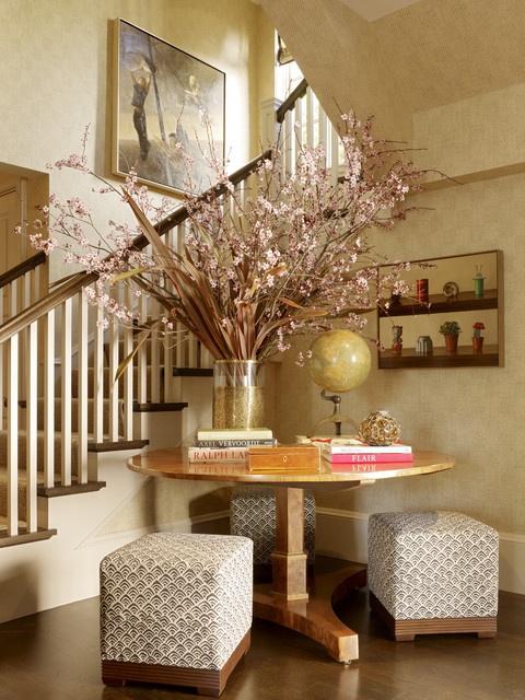 New Home Interior Design: Foyer Flower Arrangement