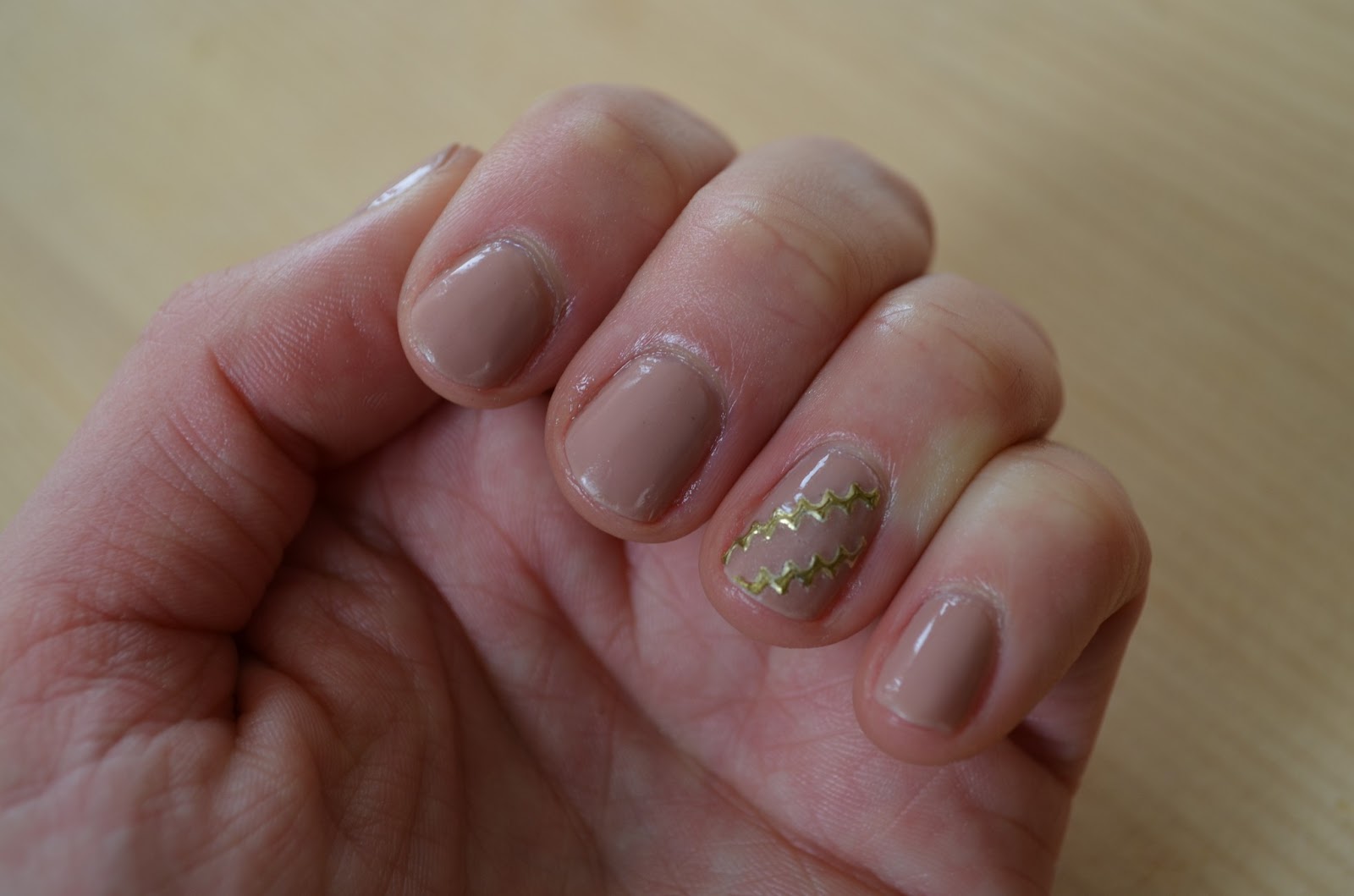 Nails of the day: nude with a wiggle | Blog Me Beautiful