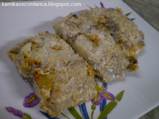 KAMIKAZE COM LARICA: Filés de anchova marinados no sake kasu