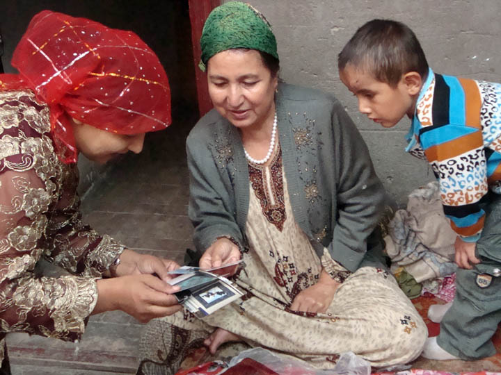 Notes from Beyond: Sparkling Uyghur Women!