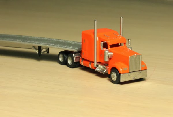 N Scale Addiction: Kenworth W900L "Orange Crush"