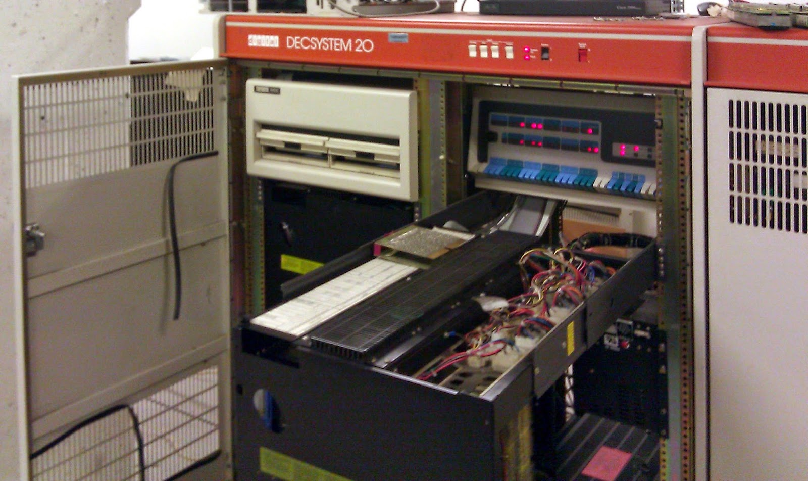 Exo Cruiser: Digital's DECSYSTEM-20 - Part 7 - Console