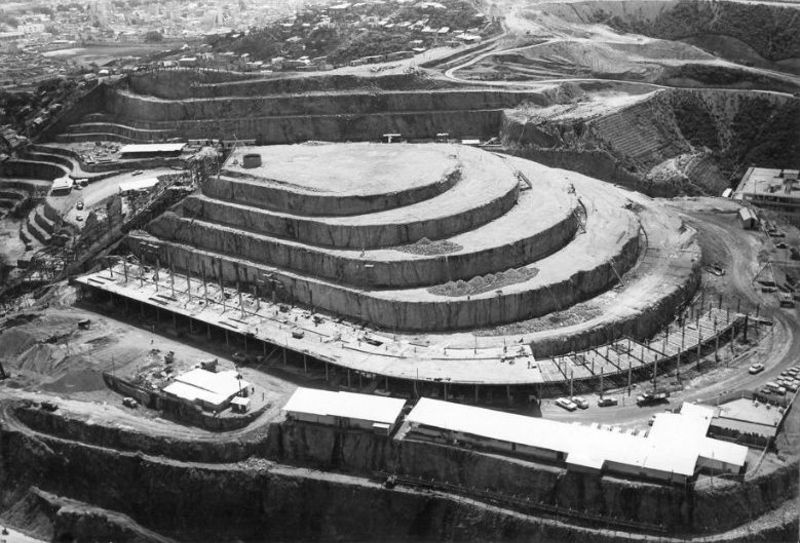 Historical Photographs of the Construction of El Helicoide, an Icon of ...