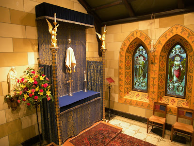 ἀναστόμωσις: Sarum Blue