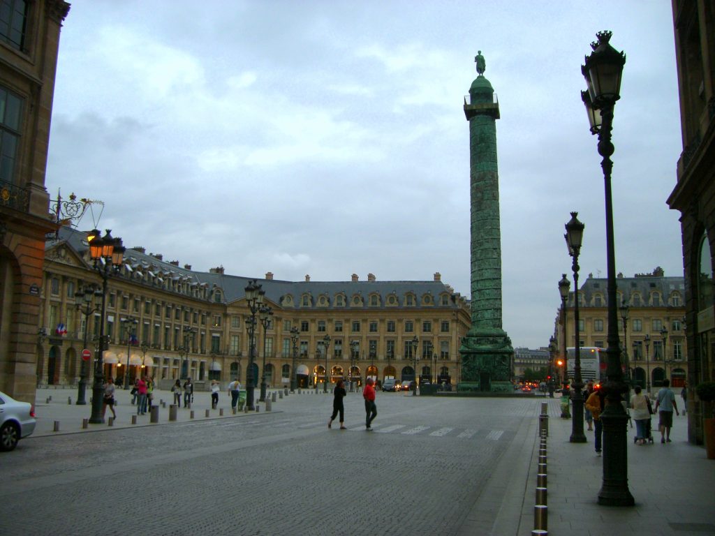 PARIS: LE GRAND LOUVRE ~ Beautiful places of Barcelona and Catalonia