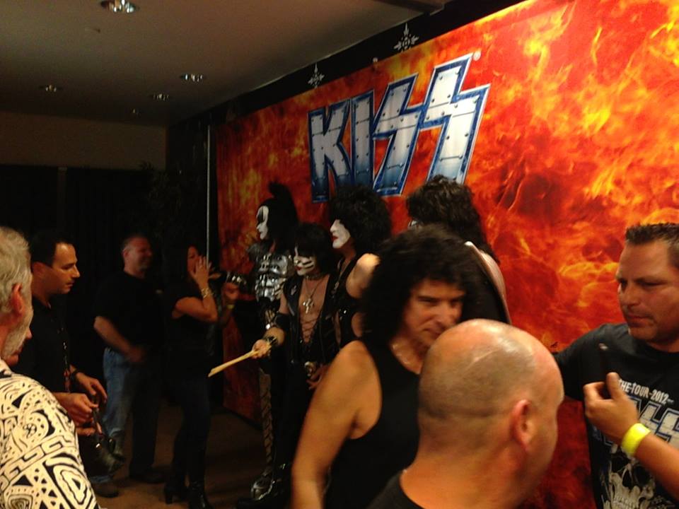 KISS LA BANDA MÀS CALIENTE DEL MUNDO: STEVE CORONEL CON KISS EN ...