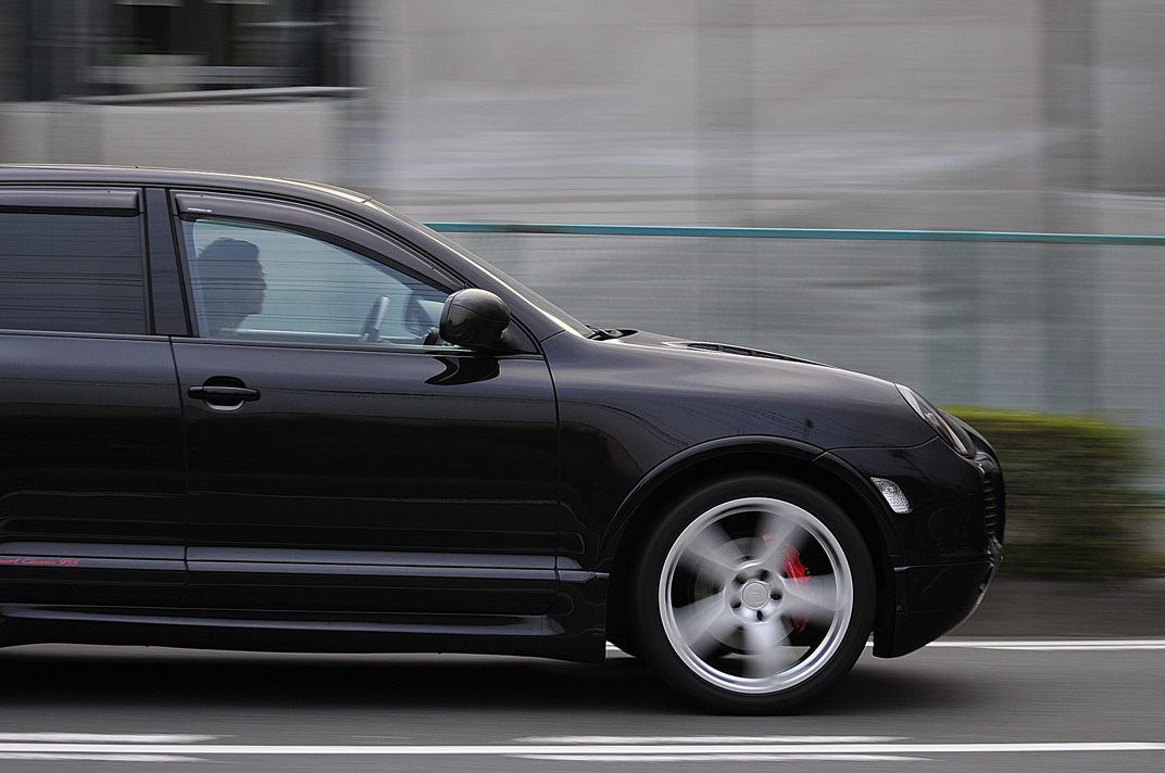 それは適度な75%の満足感。: 仙台の佐々木様、憧れのRUF 22インチを装着です。