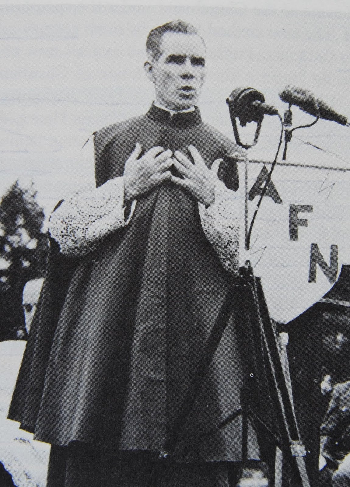 Orbis Catholicus Secundus: Mantelletta