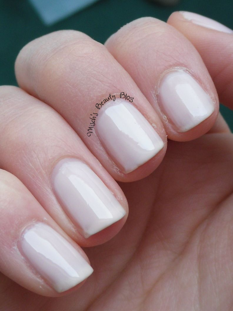 Misch's Beauty Blog: NOTD April 3rd: Essie - Guchi Muchi Puchi