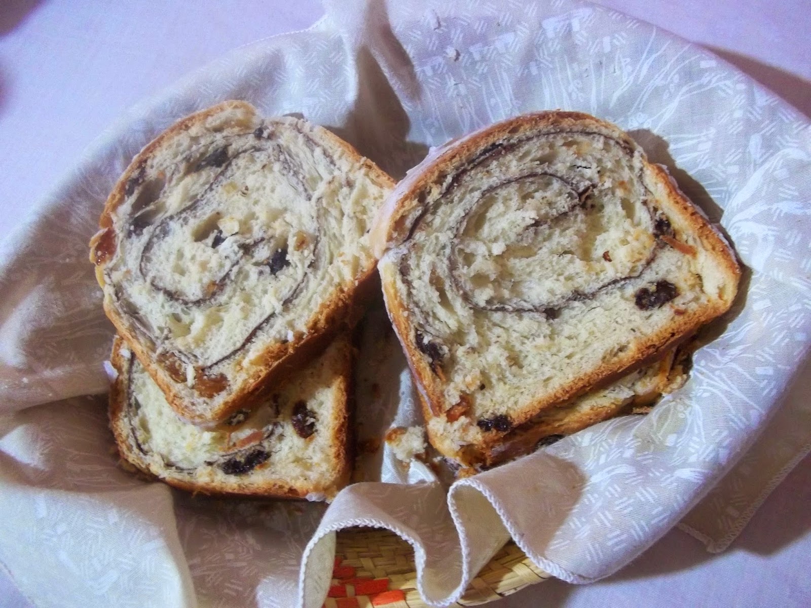 Pan con pasas de uva y canela