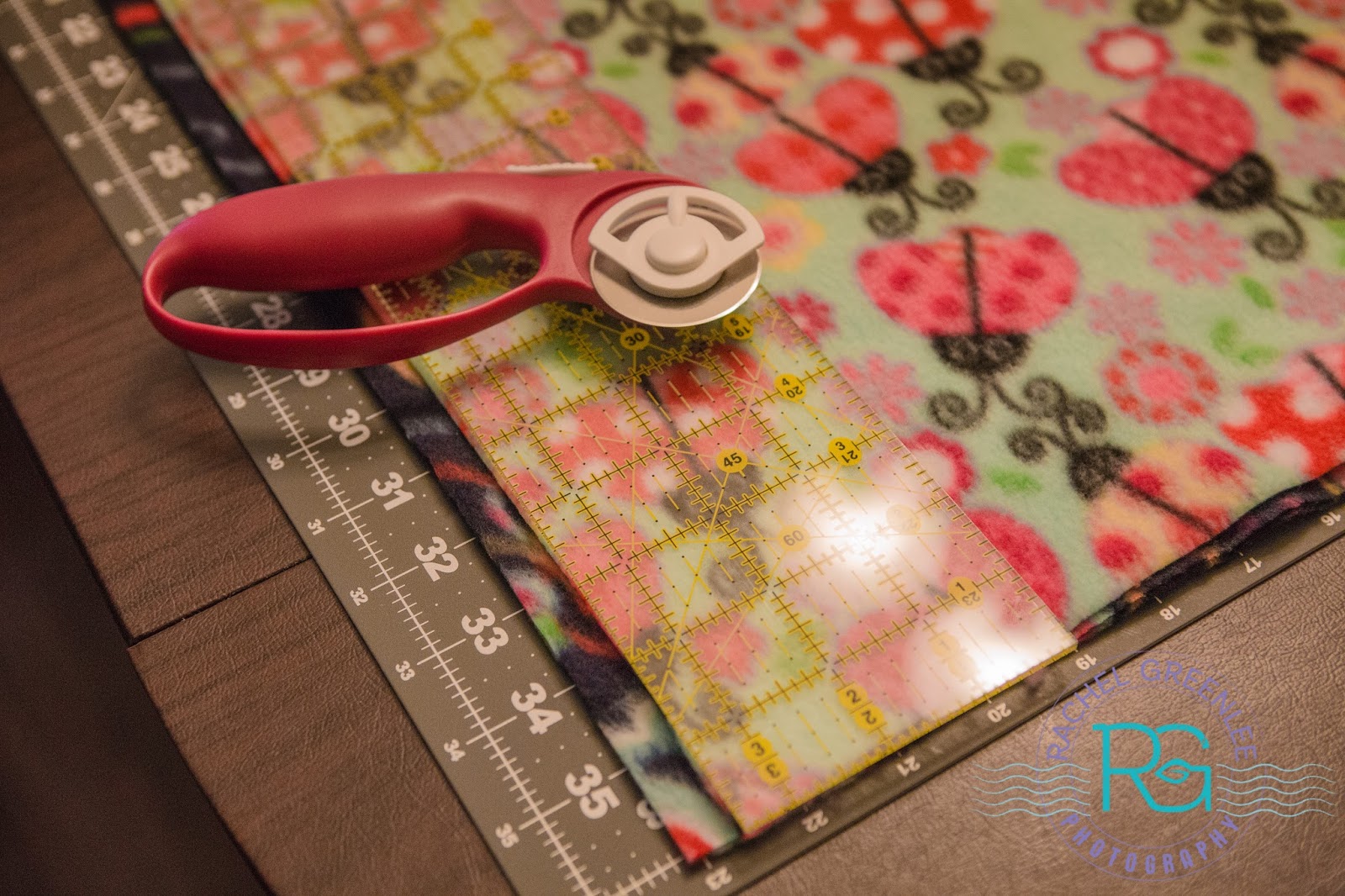 A Beautiful Mess Girlie: No Sew Fleece Tie Quilt