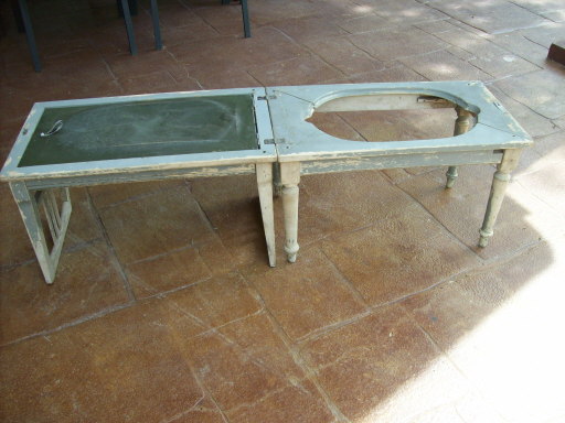 ANTIQUE BIRTHING TABLE / BENCH