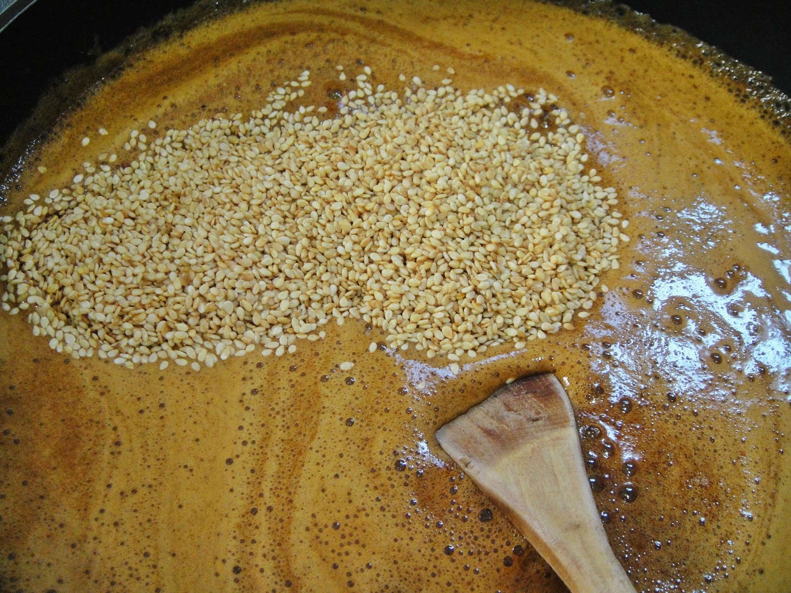 Maryam's Culinary Wonders: 1118. Iraqi Honeyed Dates