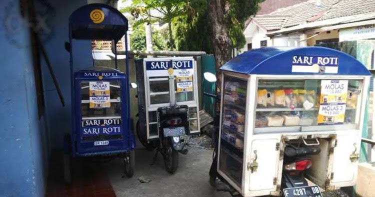 Balada Mamang Gowes Sari Roti Sepi Pembeli, Pengusaha Saung Sedekah Ini ...