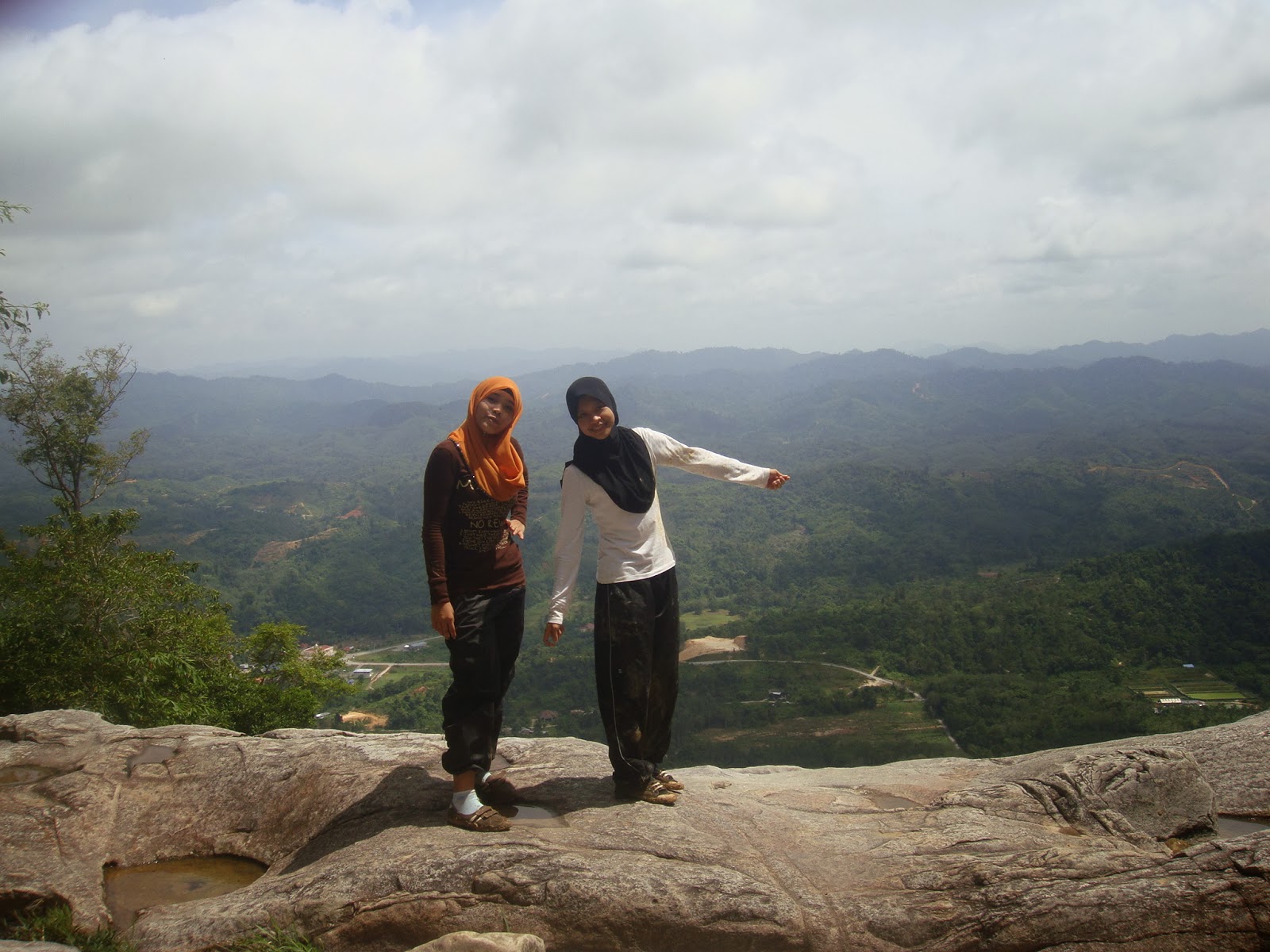 DCKEY OJOLALY: Keindahan Air Terjun Lata Rek dan Gunung Stong