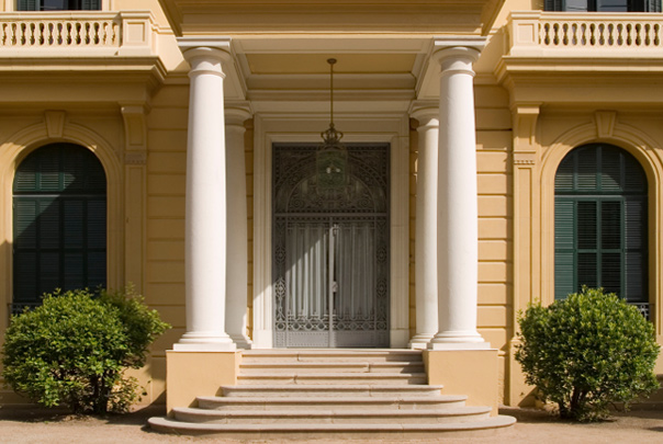 The Elegant Façade : Columns