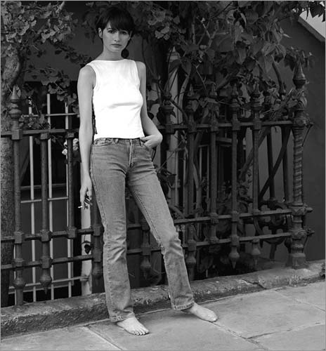 famous people smoking cigarettes: Emily Mortimer