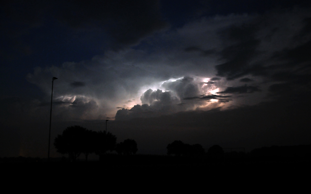 Jozef van der Heijden - Natuurfotografie: Bliksem en onweer in de verte