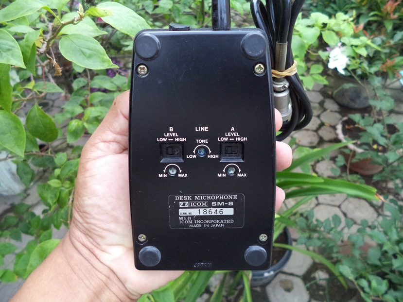 MEDAN RADIO: Icom SM-8 (terjual)