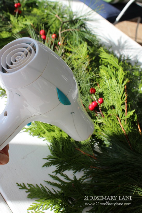 21 Rosemary Lane: How to Make Your Own Beautiful and "No Wilt" Live Garland