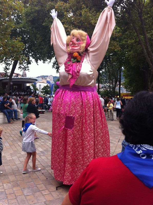 FRONTIBERIA: EUSKADI: les fêtes de Bilbao / ¡Agur, Marijaia!