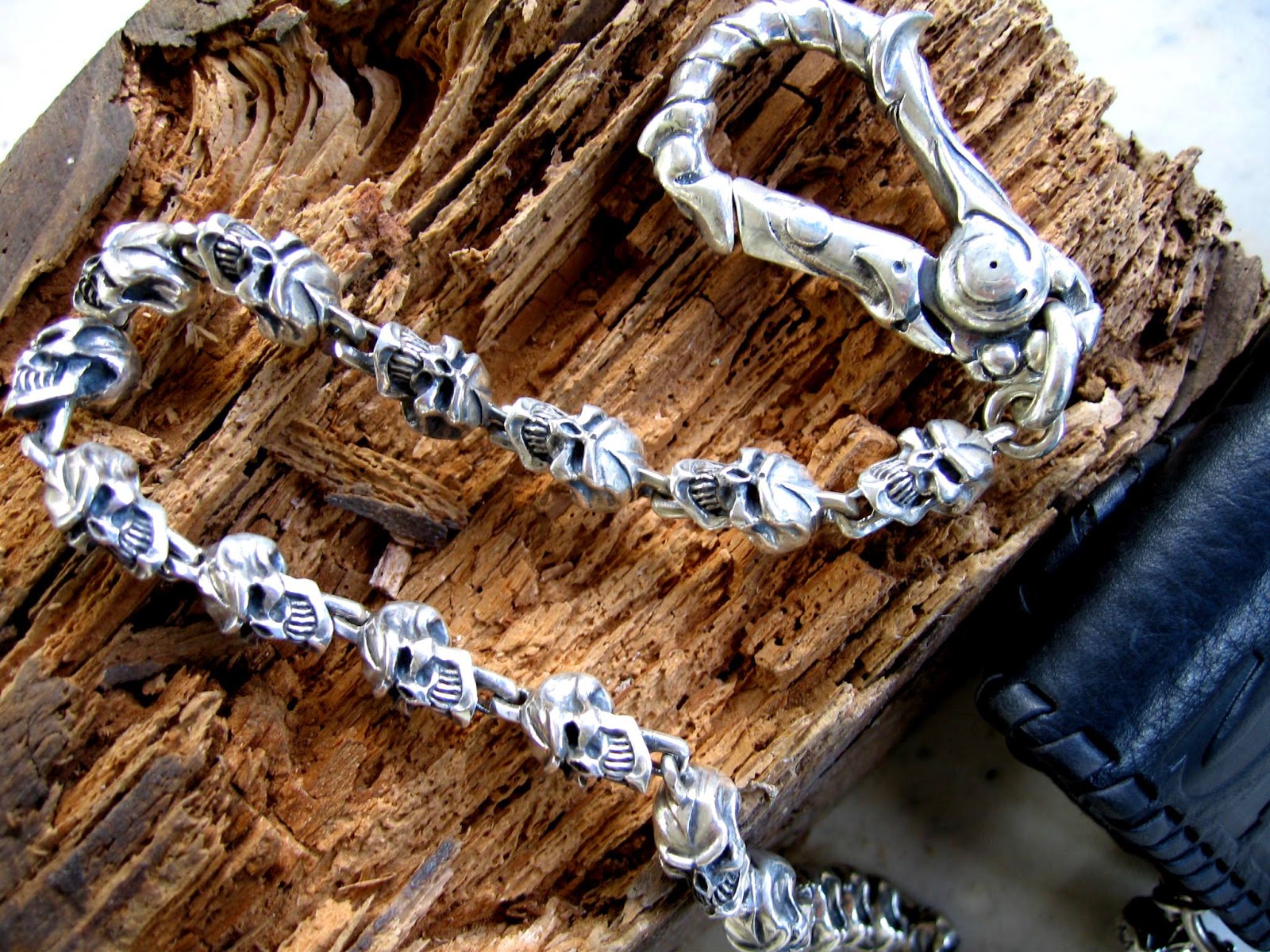 Crazy Pig Designs: SILVER SKULLS WALLET CHAIN/ SKULL CHAIN