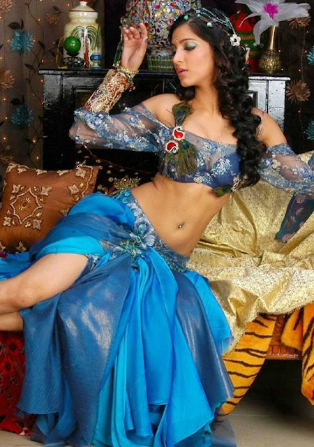 Filmi Masala Sexy Belly Dancers Shruthi K Hassan