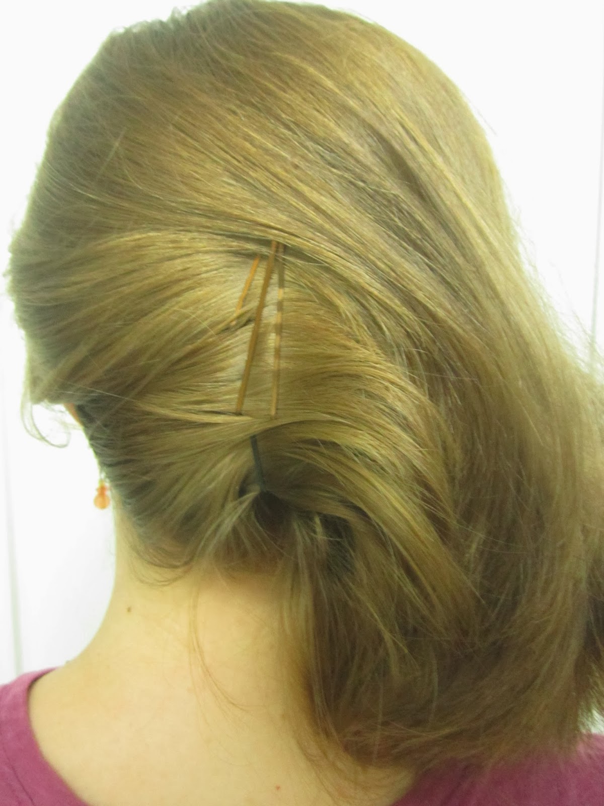 Crafty Chicky: French Twist...for short hair.