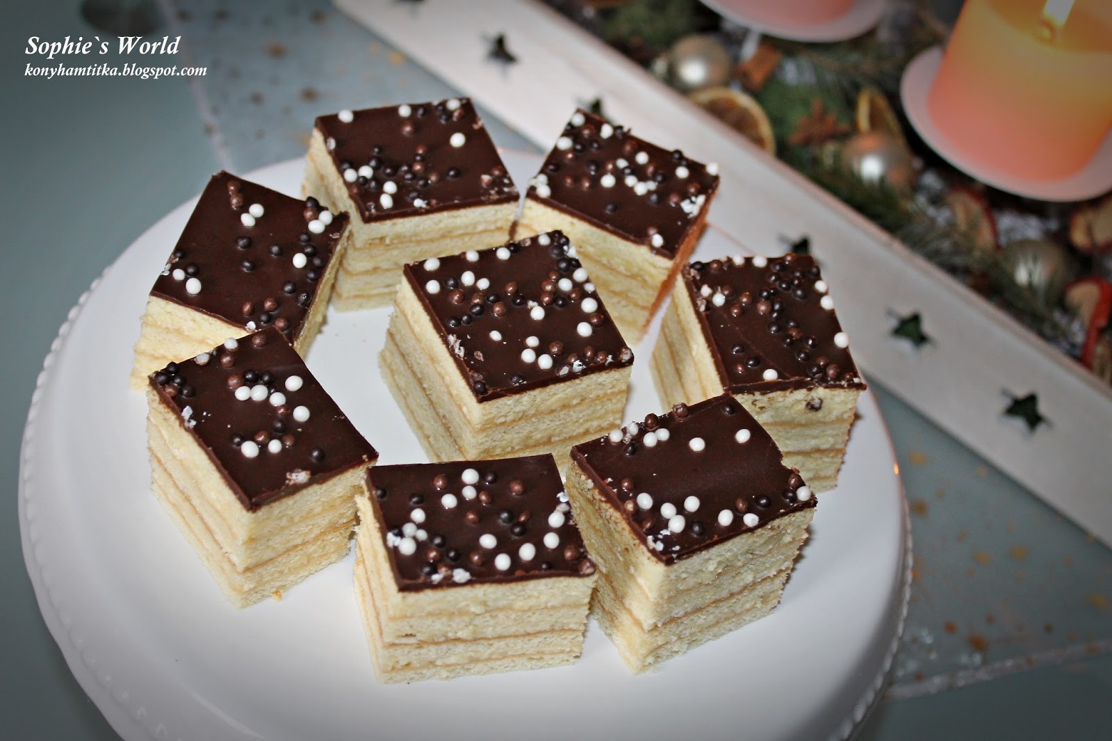 Sophie`s World : Medene kocke sa filom od griza